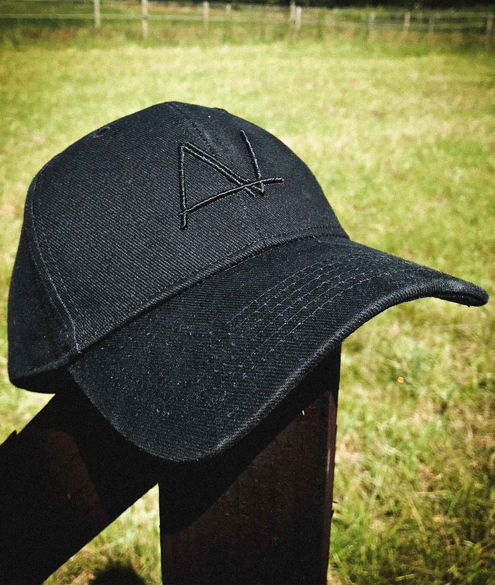 AV Cap | Jet Black – Aventus Equestrian